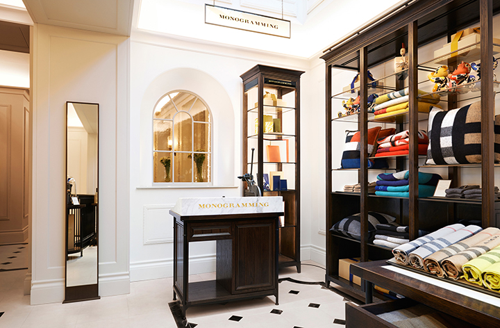 Burberry Opens New Café Thomas